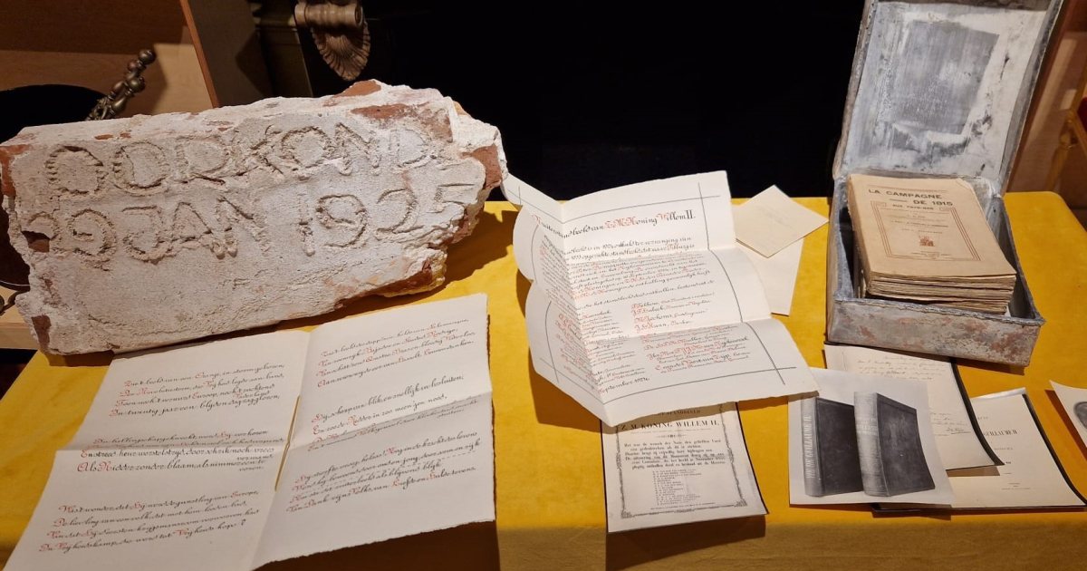 Time capsule from 1925 on display at the Binnenhof Renovation ...